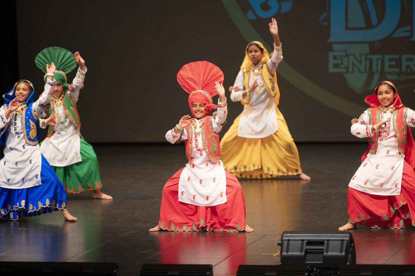 Bhangra Classes – Punjabi Folklore Bhangra Academy